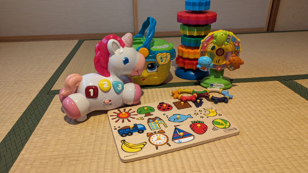 【動画でわかるトイサブブログ】きょうだいプランの知育おもちゃをレビュー（1歳11ヵ月＆6ヵ月） - 年子姉妹と博士パパのおうちちいく
